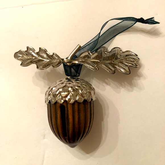 Accents | 6 Acorns Decorative Use Only Not For Children Cream Stand Is ...